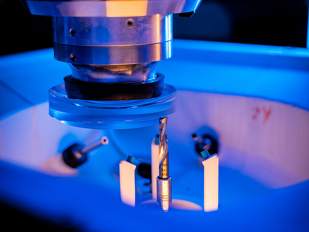 NEO-orbit | Blockless lens generator for industrial Rx production ...
